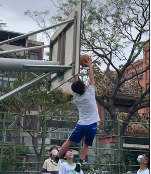 FIBA勵志片！台灣國中生從「爬」籃高手終成灌籃高手 | 賽事 - 太報 TaiSounds